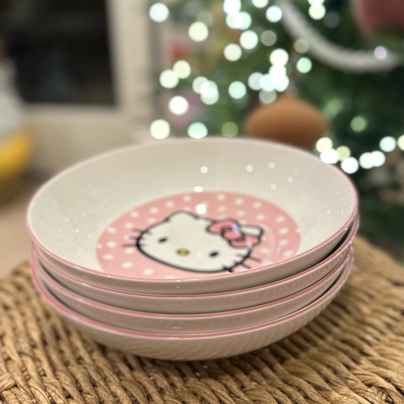 Hello Kitty | Kitchen | Hello Kitty Dinner Large Bowl Plates X 4 | Poshmark